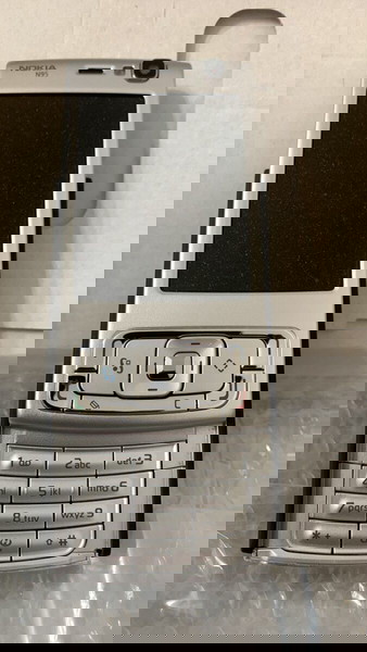 NOKIA N95 SILVER ΚΑΙΝΟΥΡΙΟ ΜΕ ΤΗΣ… - € 155,00 - Vendora