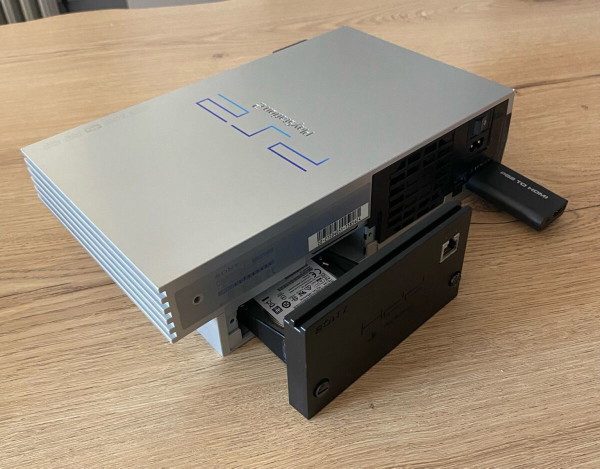 Sony PlayStation 2 Silver 1tb FHDB Installed - € 220,00 - Vendora
