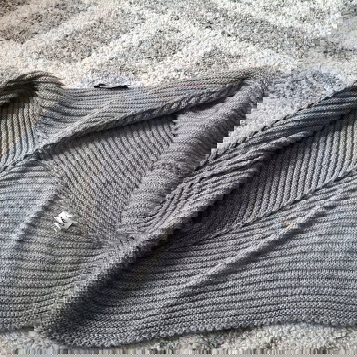 Κοντό πλεκτό ζακετάκι Iso καινούργιο,… - € 3,00 - Vendora.gr