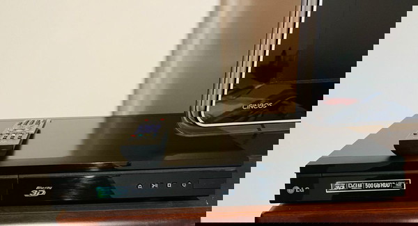 LG HR825T 3D Blu-Ray Disc/DVD Player With… - € 130,00 - Vendora