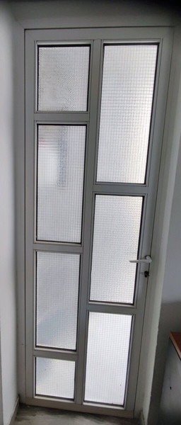 Μεταχειρισμένες πόρτες αλουμινίου προς πώληση