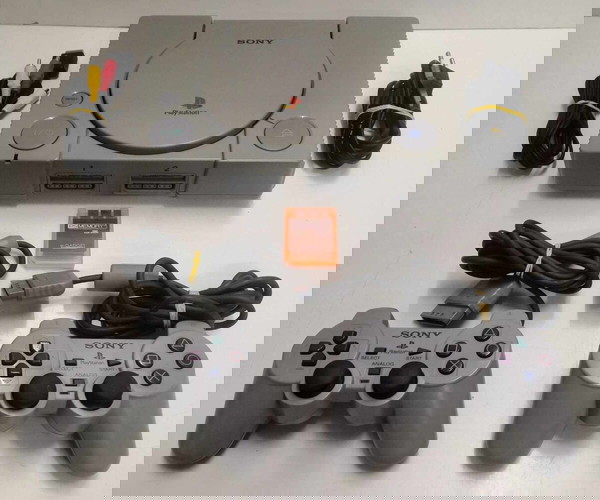 Sony Playstation 1 SCPH 7502 PAL με 2… - € 135,00 - Vendora.gr