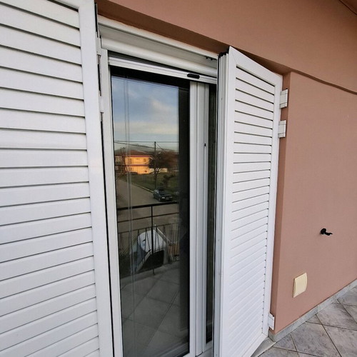 Πόρτες και παράθυρα αλουμινίου σαν… - € 2.700,00 - Vendora.gr