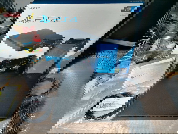 Sony PlayStation 4 1TB Slim Console - Black - € 189,00 - Vendora