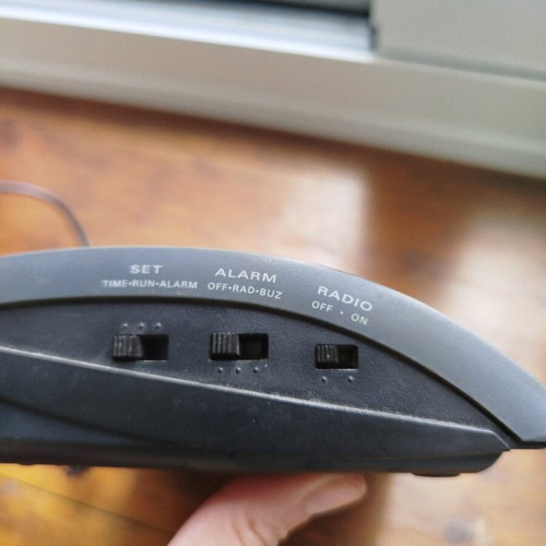 Ψηφιακό ρολόι Philips με ραδιόφωνο… - € 10,00 - Vendora.gr