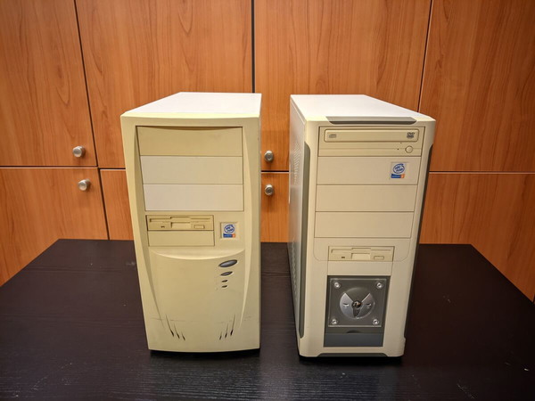 x2 Παλιοί Σταθεροί Υπολογιστές - € 40,00 - Vendora.gr
