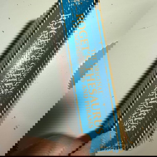 Roget’s Thesaurus of English words and… - € 25,00 - Vendora.gr