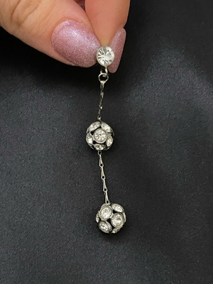 Σκουλαρίκια κουμπωτά με στρας μήκους 6cm… - € 12,00 - Vendora.gr