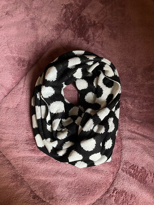 Infinity φουλάρι ασπρόμαυρο με πουά… - € 5,00 - Vendora.gr