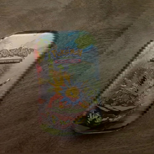 Prismatic Evolution Tin σφραγισμένο - € 22,00 - Vendora.gr