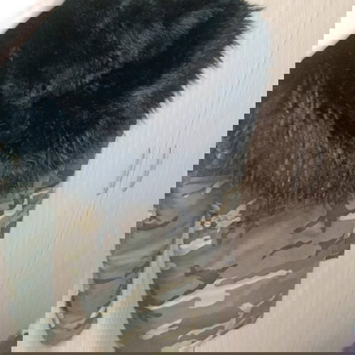 Παρκα μπουφάν σαν καινούργιο με γούνινη… - € 25,00 - Vendora.gr