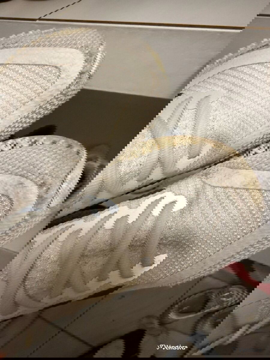 Μεταχειρισμένα γυναικεία αθλητικά… - € 30,00 - Vendora.gr