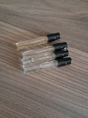 Δείγματα αρωμάτων μεταχειρισμένα, 4… - € 6,00 - Vendora.gr