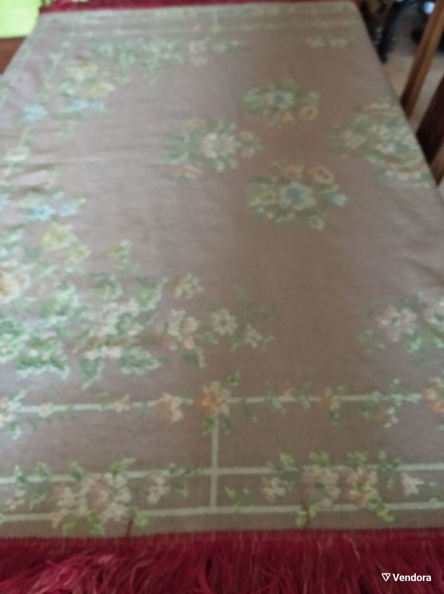 ΤΡΑΠΕΖΟΜΑΝΤΗΛΟ VINTAGE ΑΠΟ ΒΕΛΟΥΔΟ /… - € 180,00 - Vendora