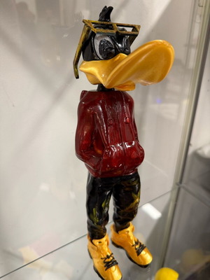 Daffy Duck χειροποίητη φιγούρα Disney με… - € 33,99 - Vendora.gr