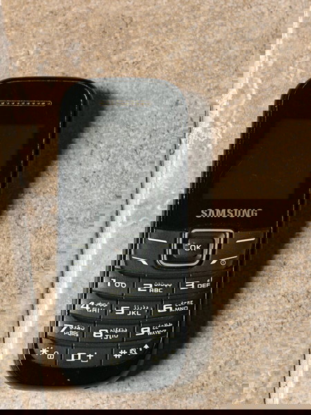 Samsung GT-E1200M κινητό τηλέφωνο με κουμπιά - € 250,00 - Vendora
