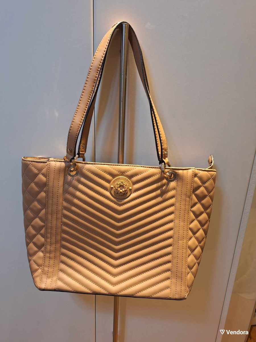 Τσαντα χειρος GUESS 40x28cm μπεζ δερματινη… - € 40,00 - Vendora