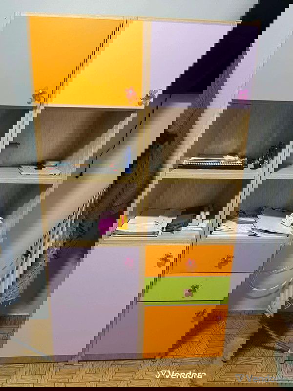 Πολυχρωμες βιβλιοθηκες με ντουλαπια και… - € 100,00 - Vendora.gr