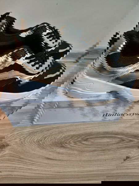 Γυναικεία ιταλικά αθλητικά παπούτσια… - € 35,00 - Vendora