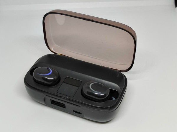 Ακουστικα Bluetooth Στη Θηκη τους Με… - € 19,00 - Vendora.gr