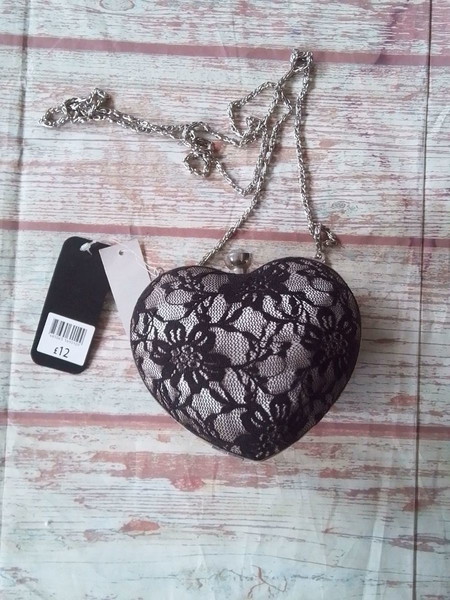 ΓΥΝΑΙΚΕΙΟ ΤΣΑΝΤΑΚΙ ΩΜΟΥ ΜΕ ΔΑΝΤΕΛΑ Clutch… - € 12,00 - Vendora