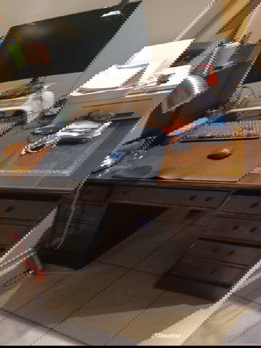 Γραφείο ξύλινο με τζάμι μεταχειρισμένο - € 100,00 - Vendora.gr