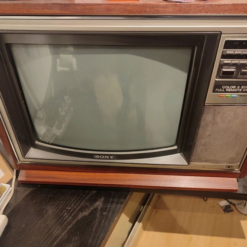 Sony Trinitron 1985 σαν καινούργιο,… - € 250,00 - Vendora.gr