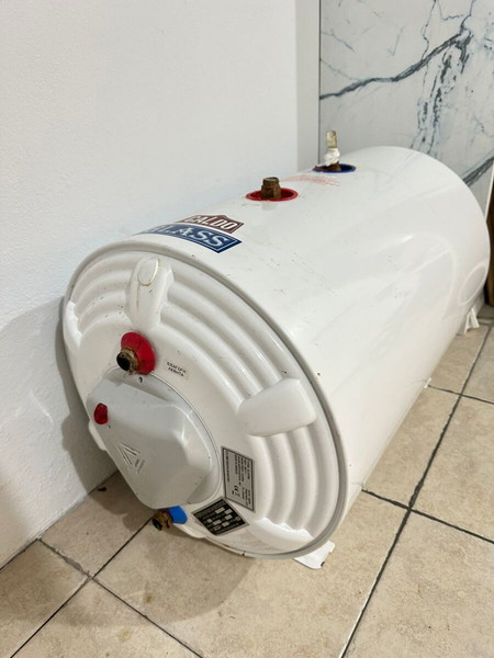 θερμοσίφωνας ηλεκτρομποϊλερ. - € 90,00 - Vendora.gr