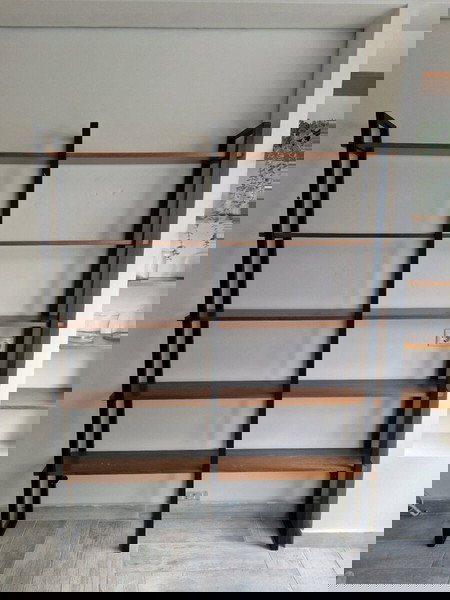 Βιβλιοθήκη Ραφιέρα Μεταλλικός σκελετός… - € 90,00 - Vendora