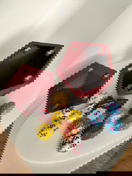 DnD dice box - € 11,00 - Vendora.gr