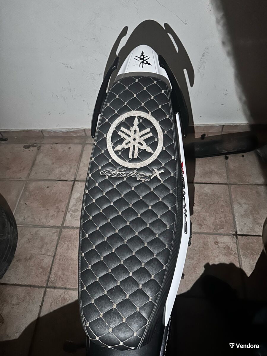 Σελα Crypton X μπακλαβα με άσπρες ραφές… - € 35,00 - Vendora.gr