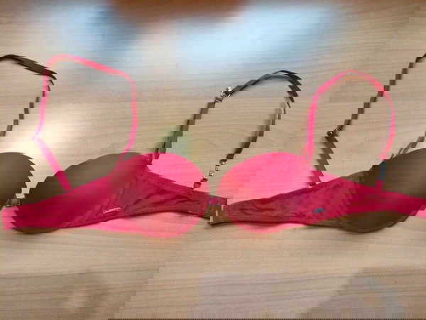 Lovable κόκκινο σατέν σουτιέν 70C, ενίσχυση… - € 7,50 - Vendora