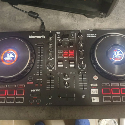 Numark Mixtrack Platinum FX DJ… - € 200,00 - Vendora.gr