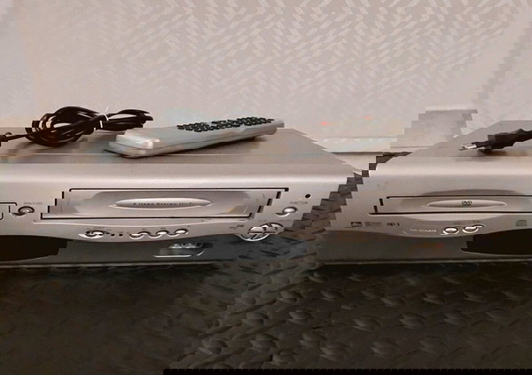Funai DVD player & VHS / VCR player - € 42,00 - Vendora.gr
