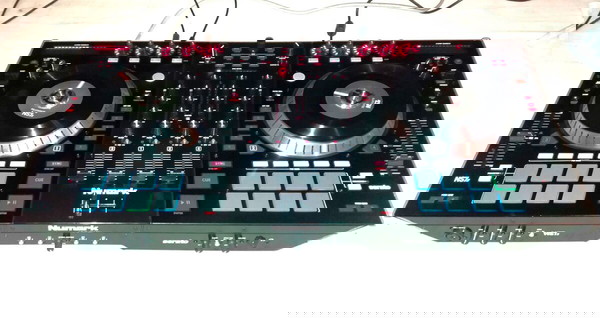 Numark NS7II Motorized DJ Controller - € 1.600,00 - Vendora