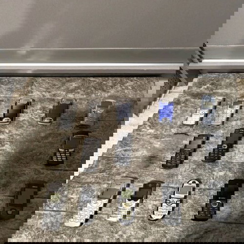 Παλιά συλλεκτικά κινητά σαν καινούργια - € 130,00 - Vendora.gr