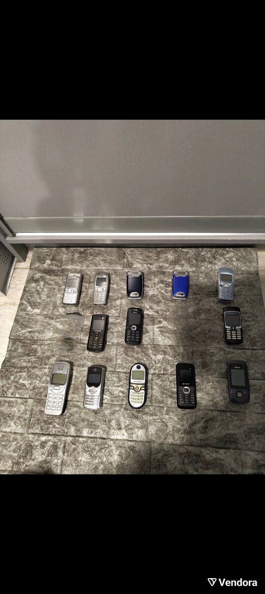 Παλιά συλλεκτικά κινητά σαν καινούργια - € 130,00 - Vendora.gr