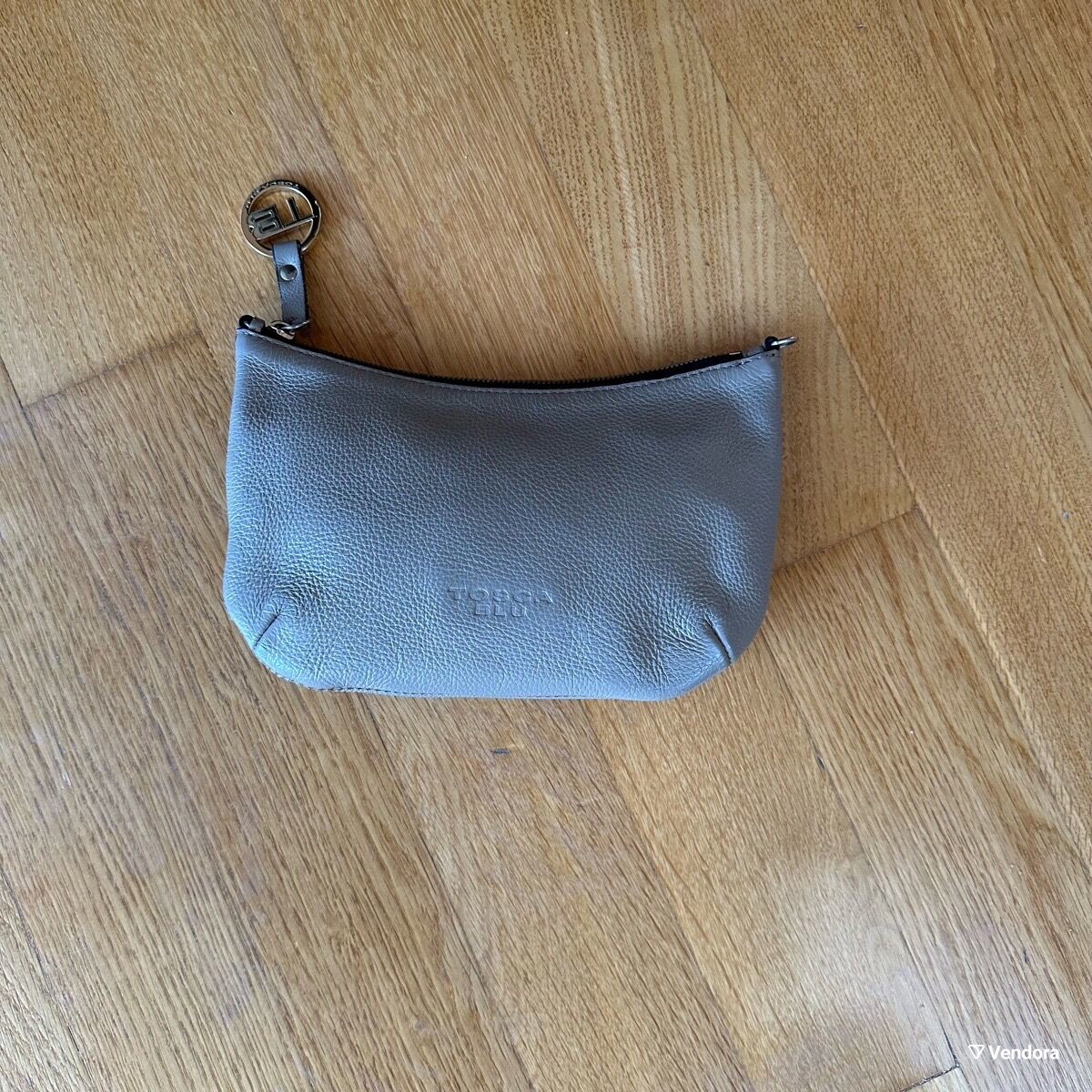 Tosca Blu Grey Pebbled Leather Small … - € 7,90 - Vendora.gr