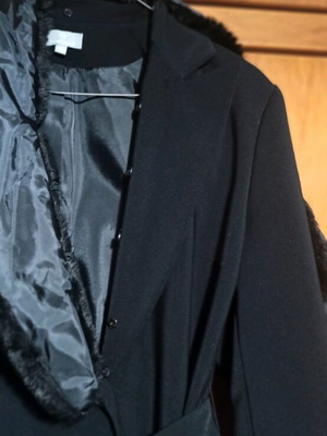 Καμπαρντίνα Naf Naf μακριά με αποσπώμενο… - € 35,00 - Vendora.gr