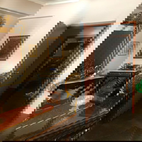 Έπιπλα αντίκες εποχής 1900-1950… - € 45.000,00 - Vendora.gr