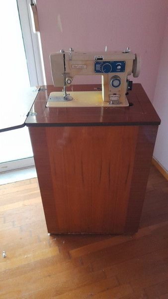 ΠΑΛΑΙΑ ΡΑΠΤΟΜΗΧΑΝΗ ΜΕ ΗΛΕΚΤΡΙΚΟ ΜΟΤΕΡ - € 30,00 - Vendora
