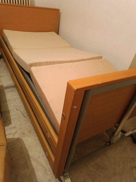 Μεταχειρισμένα Νοσοκομειακά Κρεβάτι προς πώληση