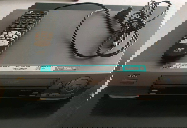 JVC video player/recorder - € 35,00 - Vendora.gr