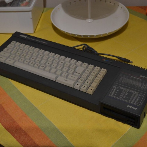 Amstrad CPC 6128 μεταχειρισμένο με… - € 190,00 - Vendora.gr