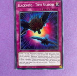 Blackwing Twin Shadow κάρτα Yu-Gi-Oh! σαν… - € 0,50 - Vendora.gr
