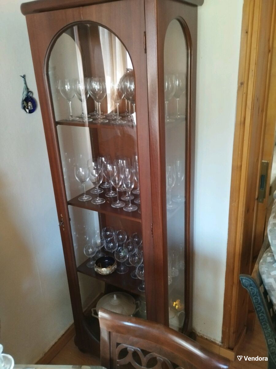 Βιτρίνα ξύλινη με τζάμι που κλειδώνει,… - € 60,00 - Vendora.gr