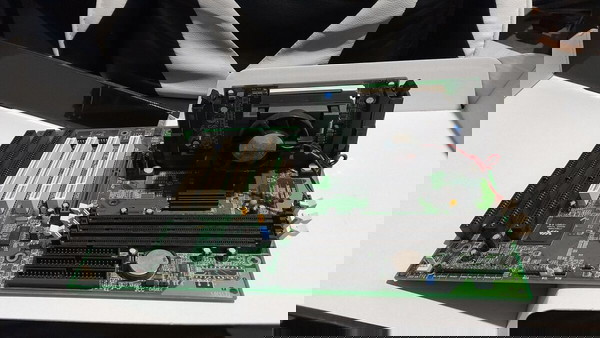 Intel Socket 370 CPU + Μητρική με AGP + 4… - € 48,00 - Vendora