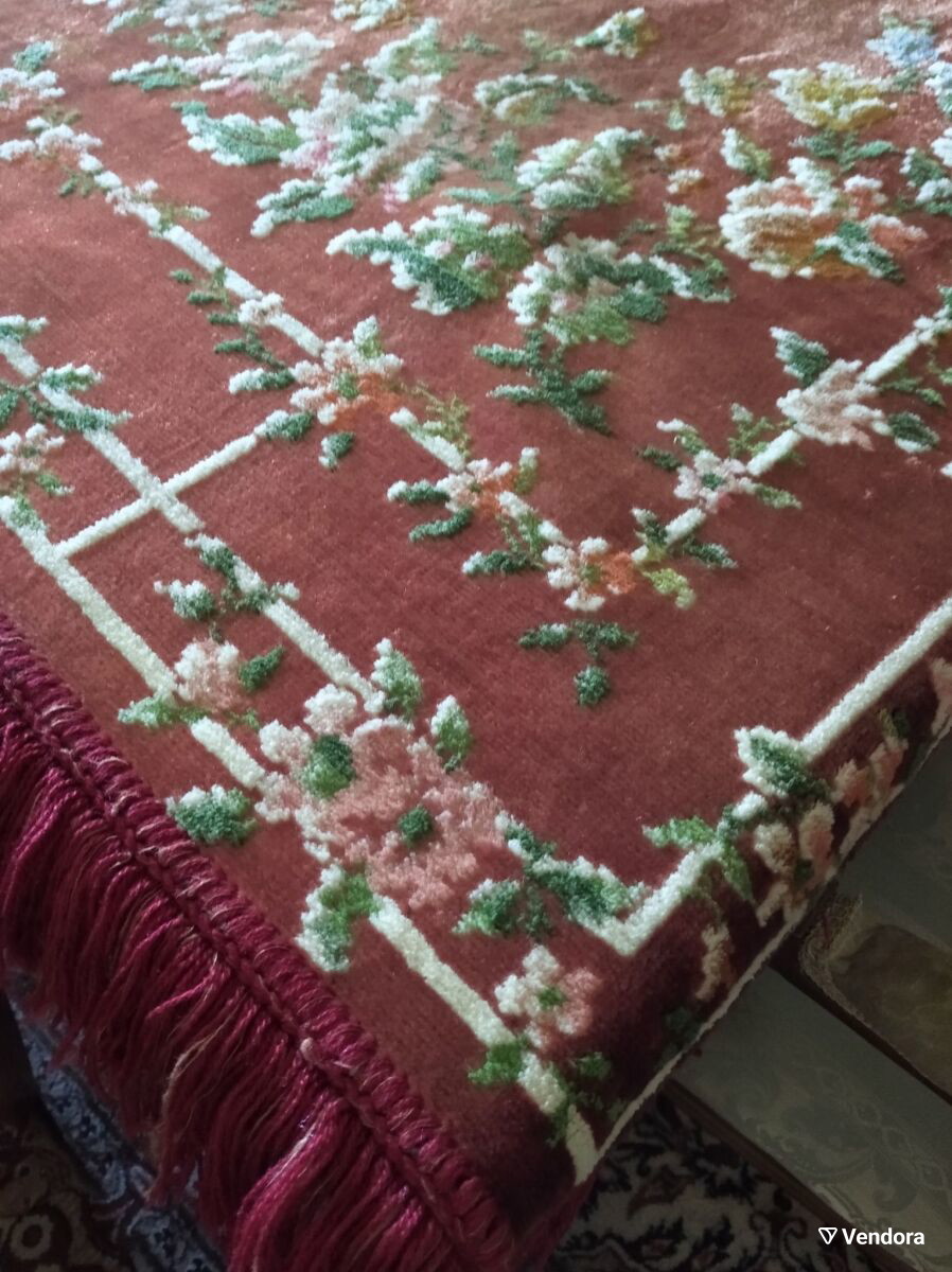 ΤΡΑΠΕΖΟΜΑΝΤΗΛΟ VINTAGE ΑΠΟ ΒΕΛΟΥΔΟ /… - € 180,00 - Vendora
