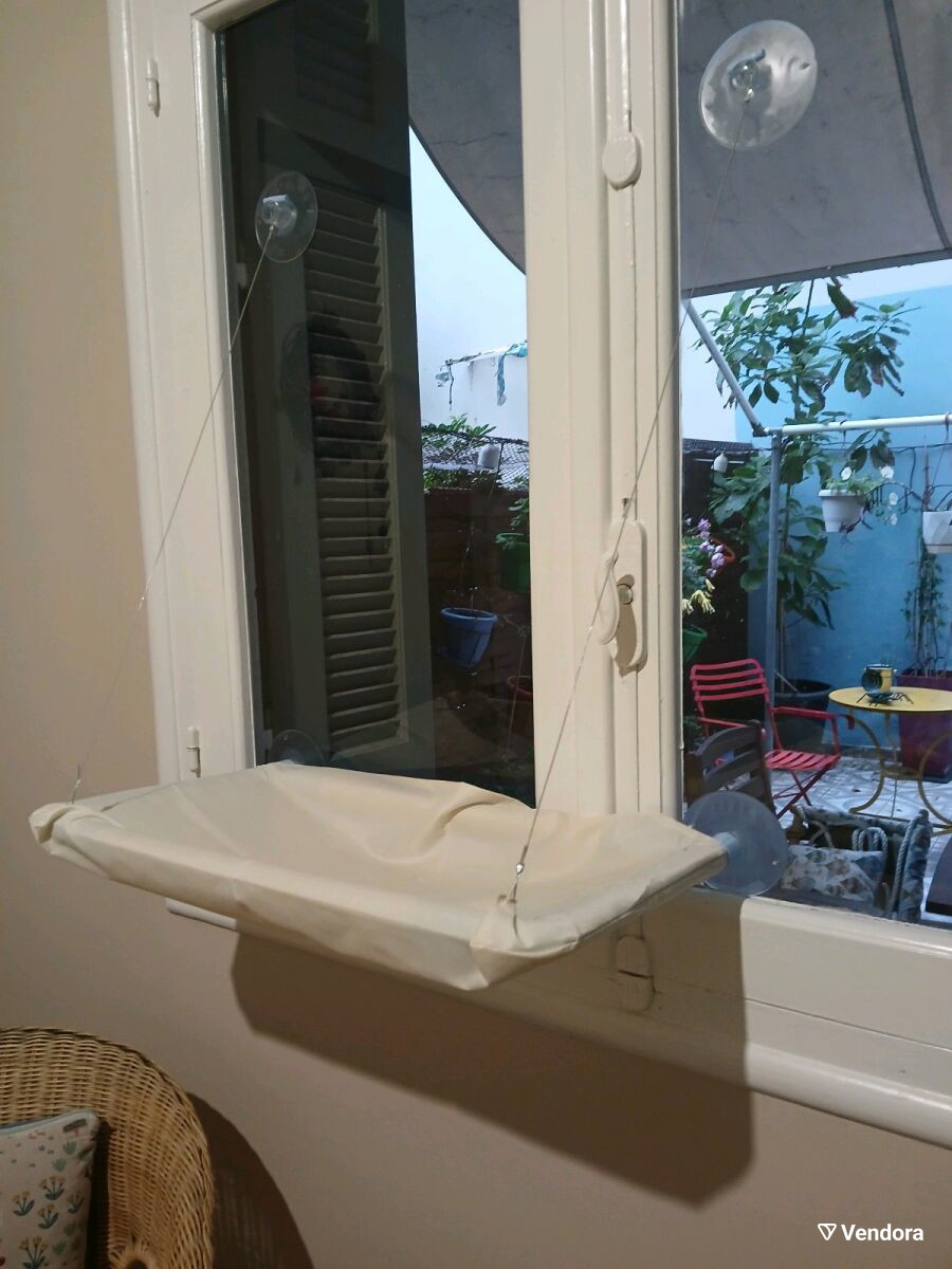 Σπίτι γάτας σε τζάμι σαν καινούργιο - € 10,00 - Vendora.gr