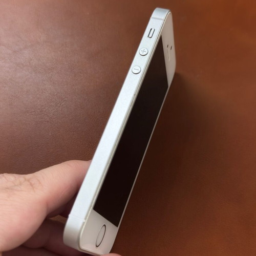 iPhone SE 1st Gen (2016) 32GB ασημί… - € 50,00 - Vendora.gr